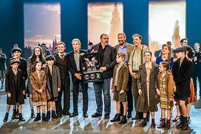 Gouden plaat voor castalbum 40-45! | Showbizzplaza