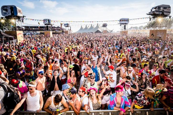 Kamping Kitsch Club 2021 hier de line up. | Showbizzplaza